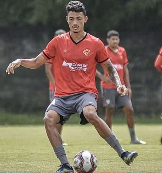 Vitória encaminha empréstimo de Mateus Moraes