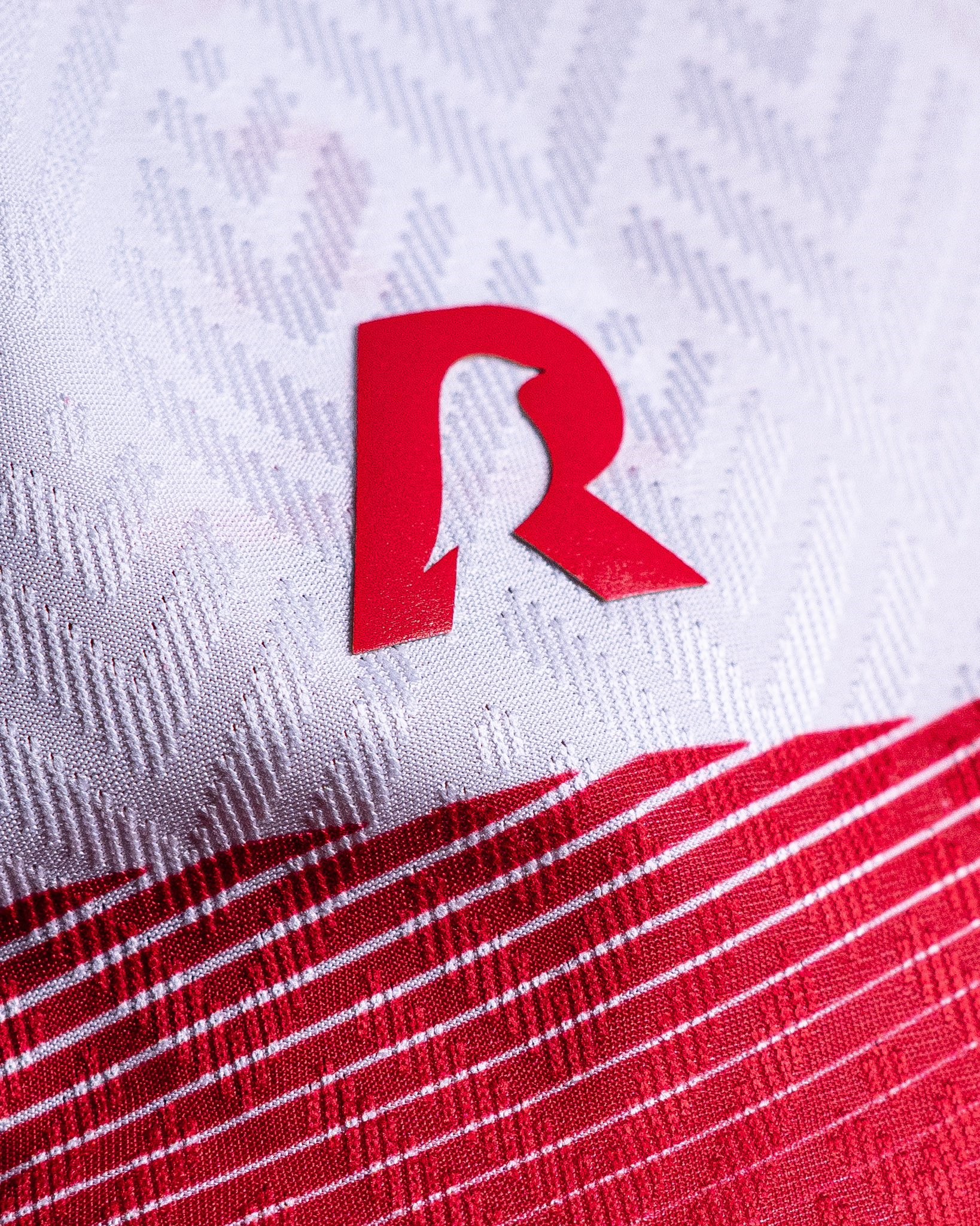 CRB anuncia uniforme oficial para 2023