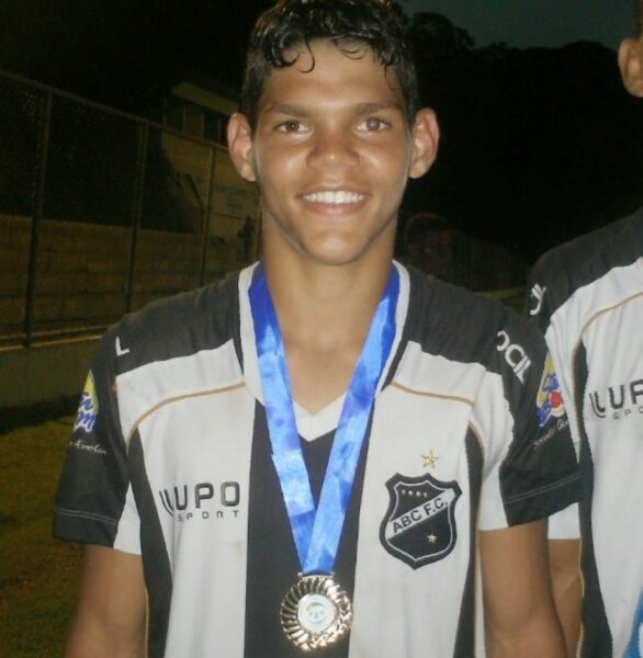 Perfil: Ayrton Lucas, cria do ABC, coroa bela temporada no Flamengo com ...