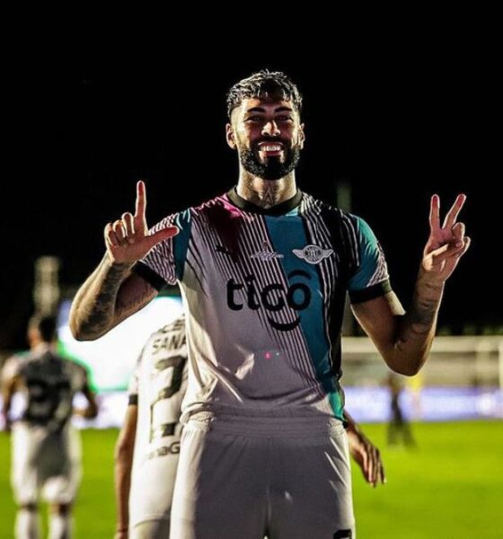 Alvo do Fortaleza, Alexander Barboza se aproxima do Botafogo